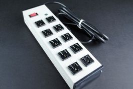 Shape/Wiremold UL210BD 10 Outlet Power Strip (15 FT Cord)